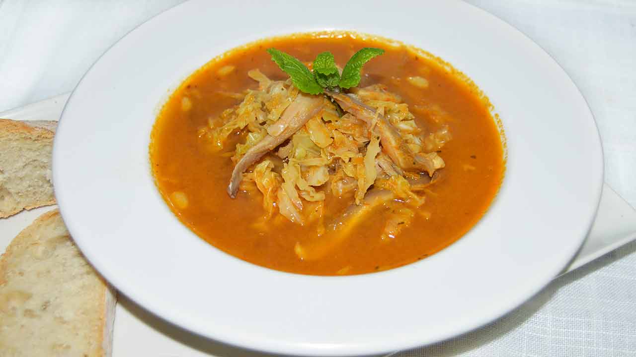 Sopa de repollo con setas y piñones - Bocaditos de Cielo